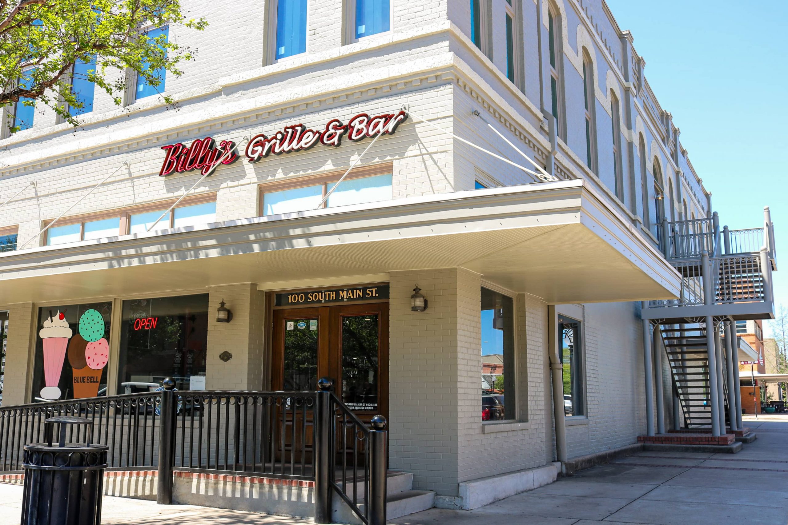 Billy's Grill and Bar - Kendra Hudson